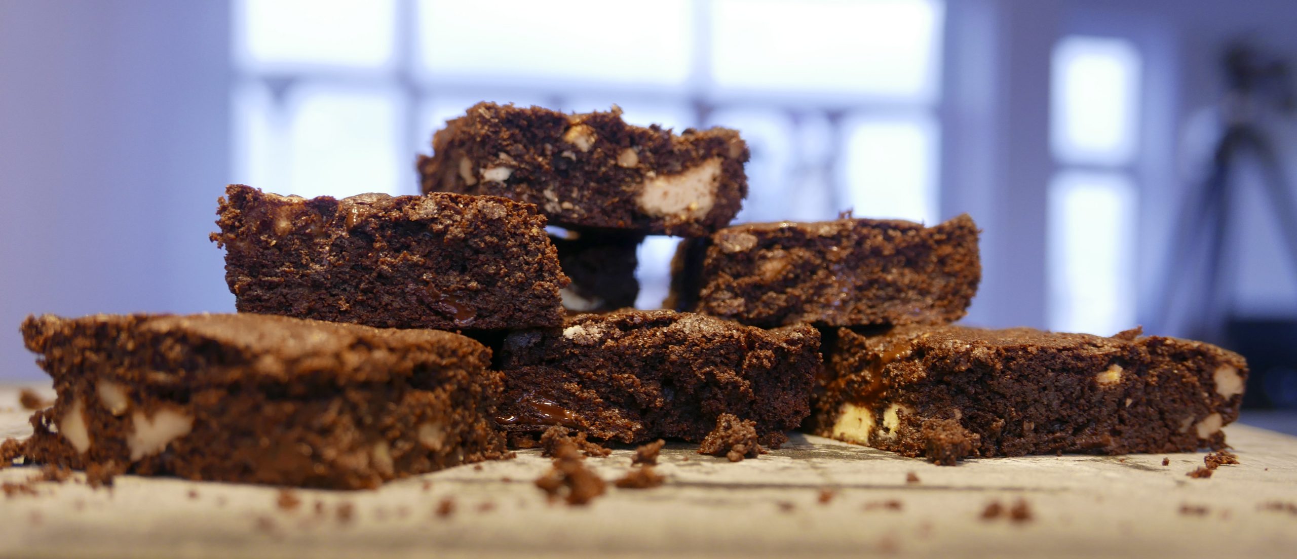 Triple Chocolate Chunkies Cake (video) - Foodtube.nl