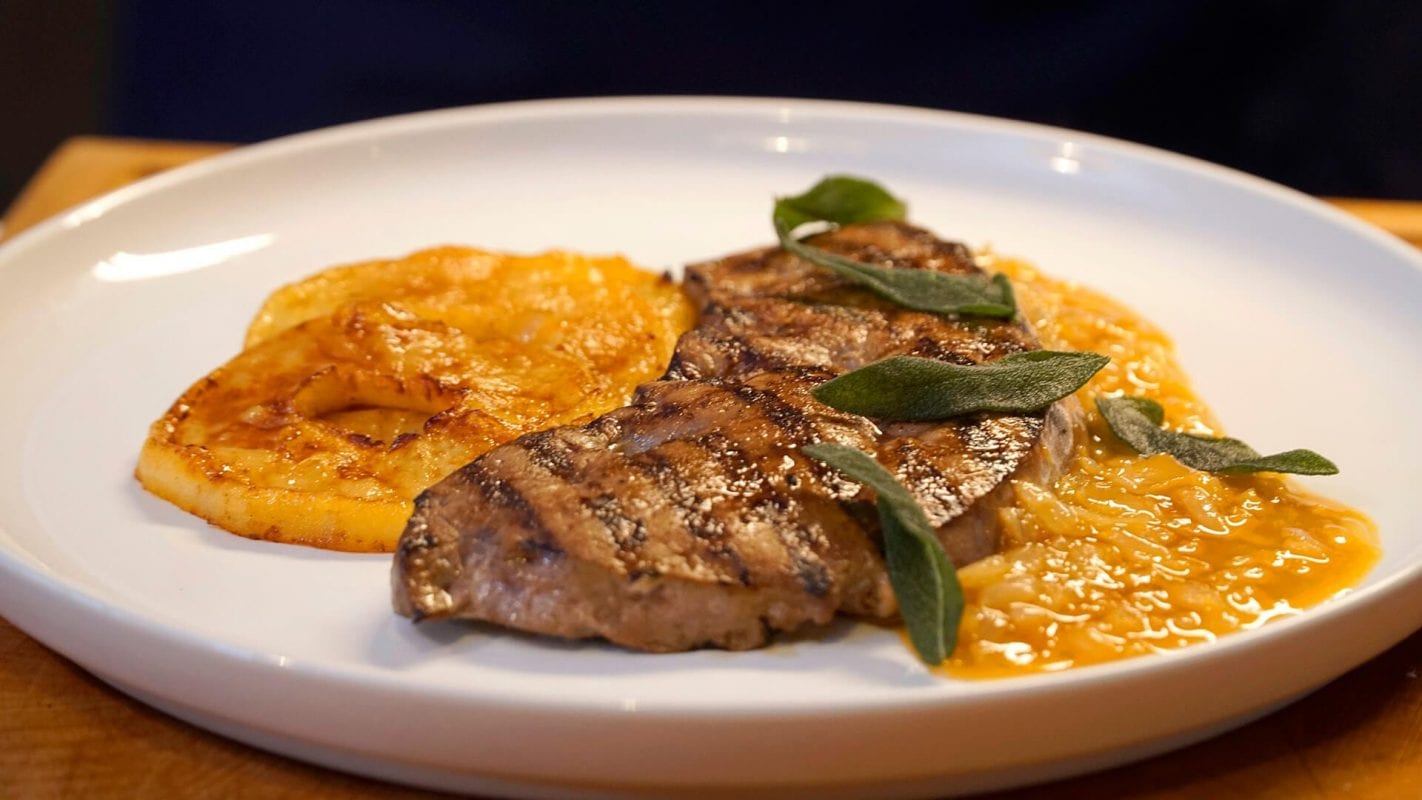 Kalfslever met appel en ui (directors cut) (video) - Foodtube.nl